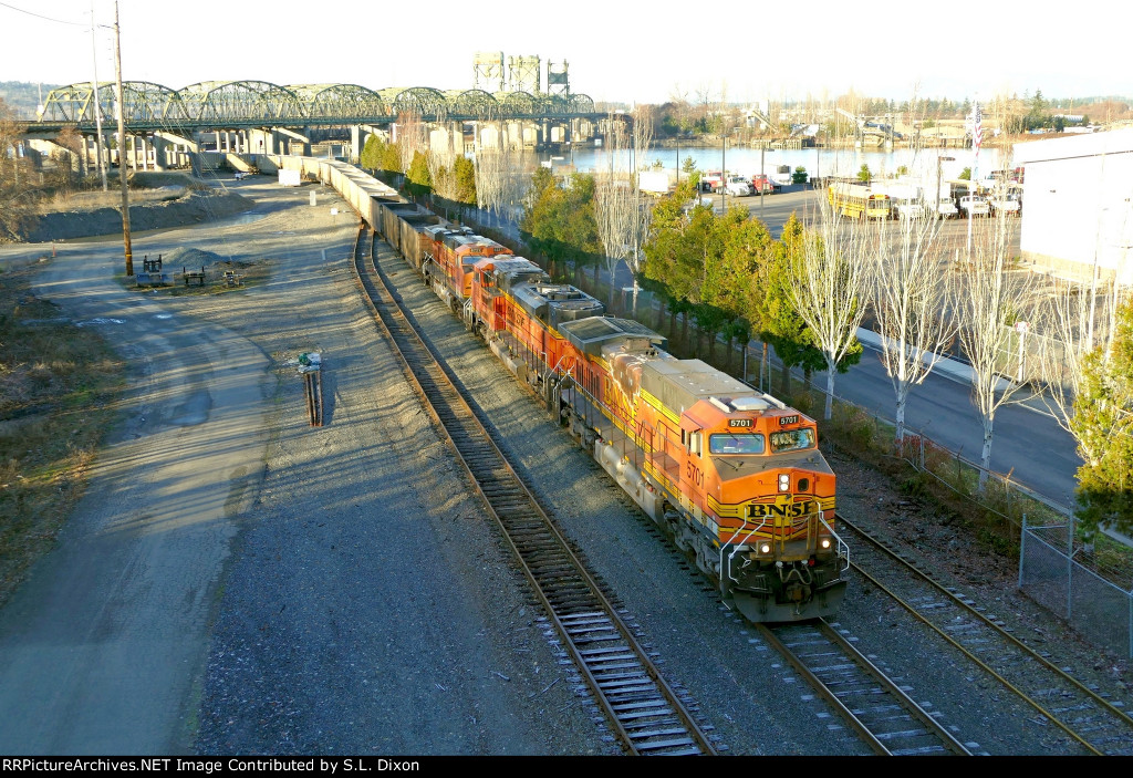 BNSF 5701 South empty coal on Rogers